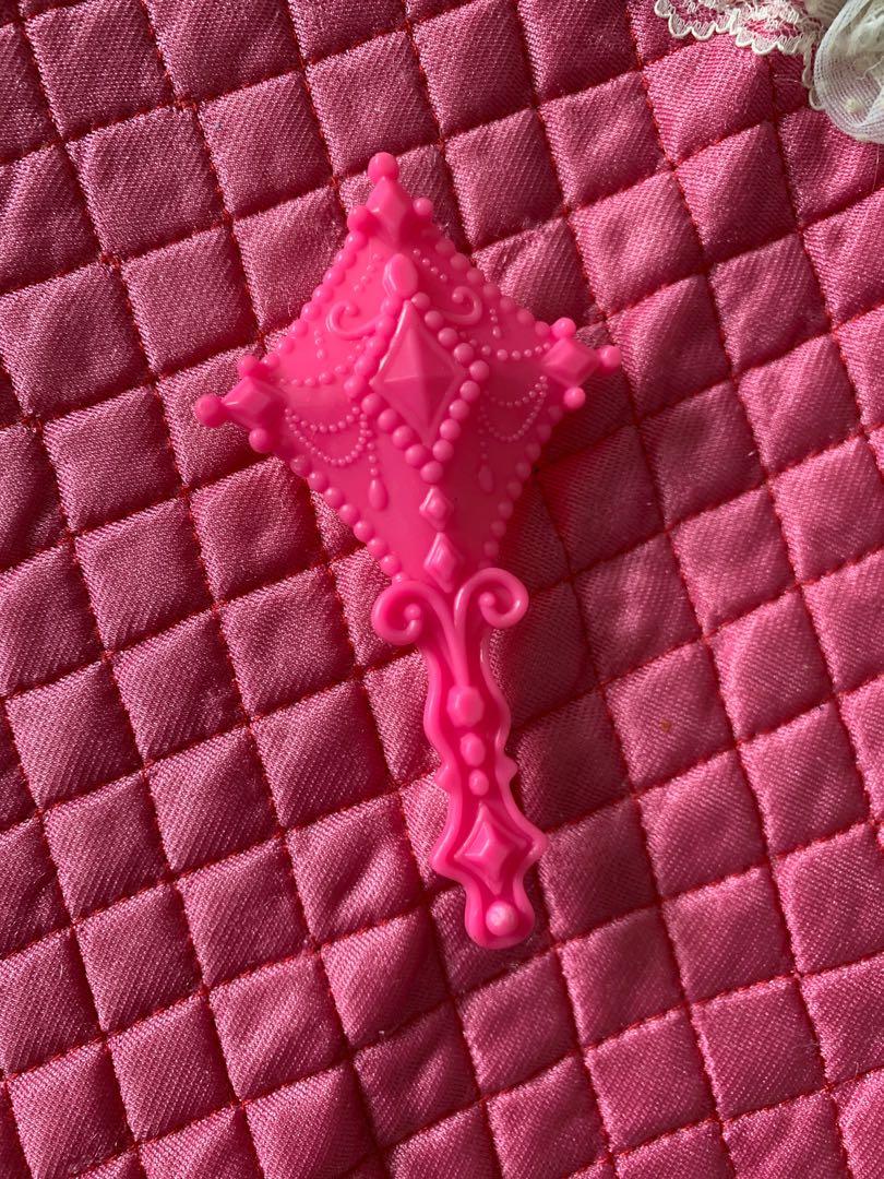 Barbie Doll Comb Bundle, Hobbies & Toys, Toys & Games on Carousell