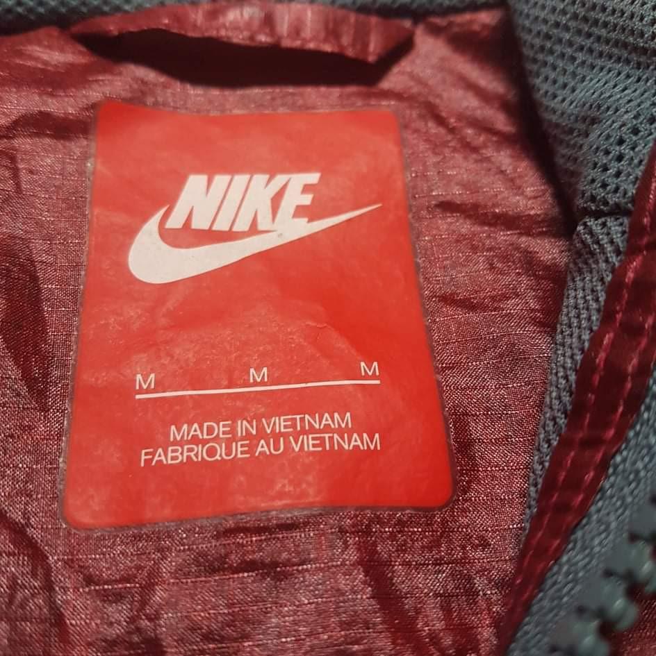 NIKE RED TAG WINDBREAKER, Men's Fashion, Activewear on Carousell