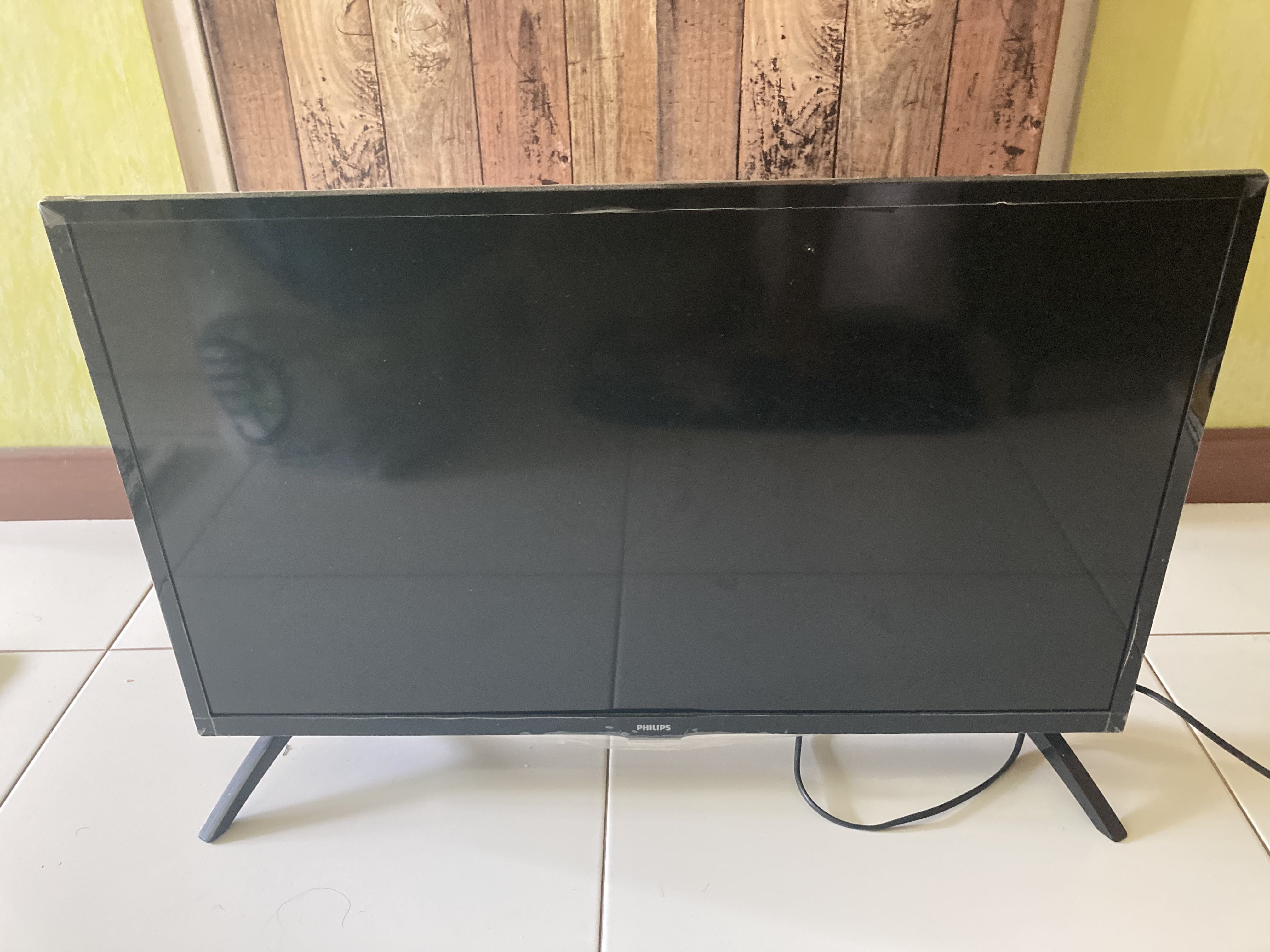 Phillips 32” LED TV, TV & Home Appliances, TV & Entertainment, TV on ...