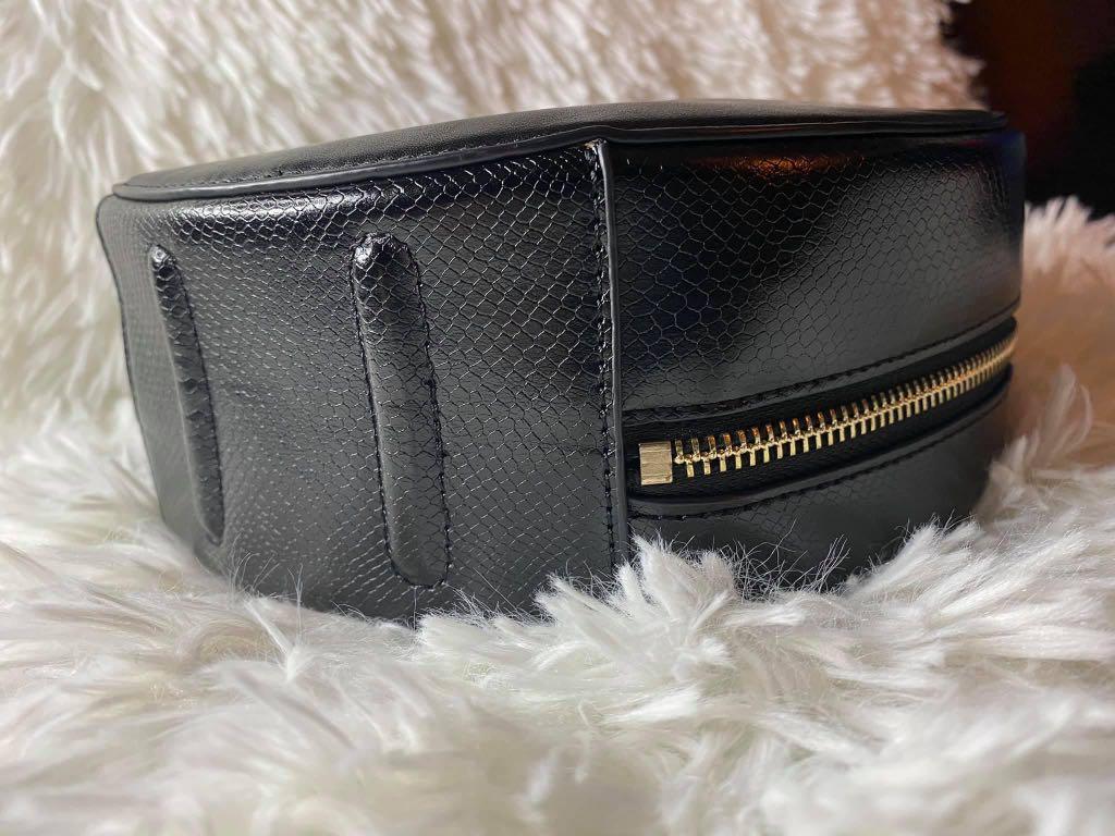 MISCH MASCH Black Sphere Crossbody Bag (On Hand), Women's Fashion, Bags ...