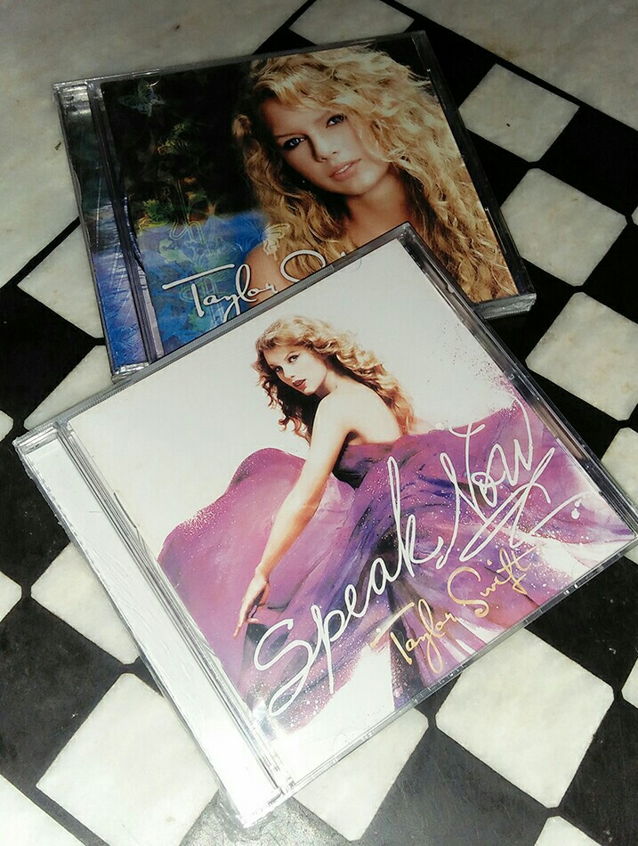 Taylor Swift bundle, Hobbies & Toys, Music & Media, Music Accessories ...