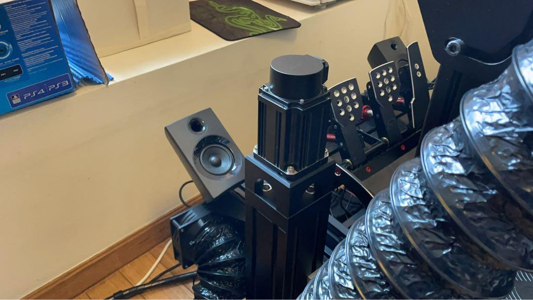 Sim Lab P1-X sim racing rig 8020 profile with TRAK racer bucket seat ...