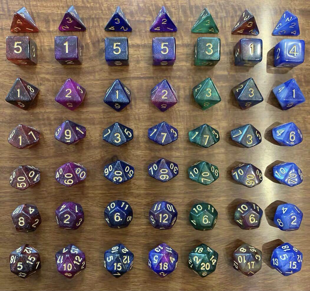 DND TRPG COC 多面骰子閃亮星空銀河 金字現貨占卜占星可用, 興趣及遊戲, 玩具 & 遊戲類 - Carousell