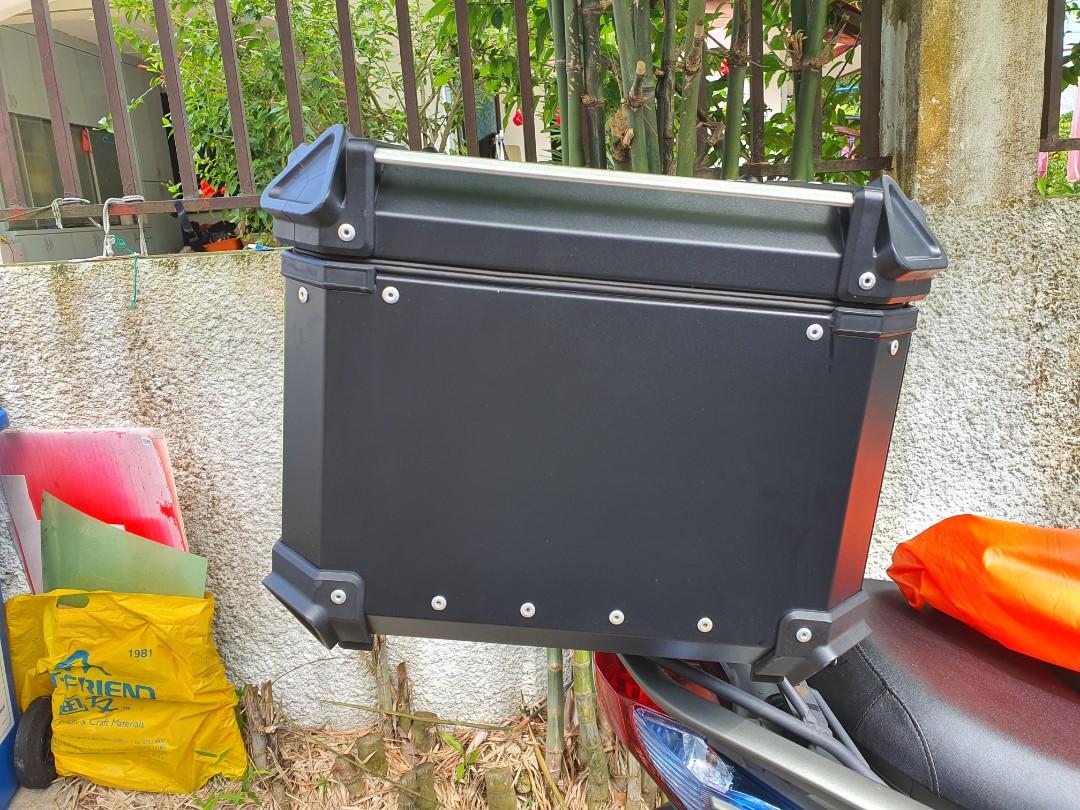 Metal motorcycle top box 55L with reflectors and back rest, Motorcycles ...