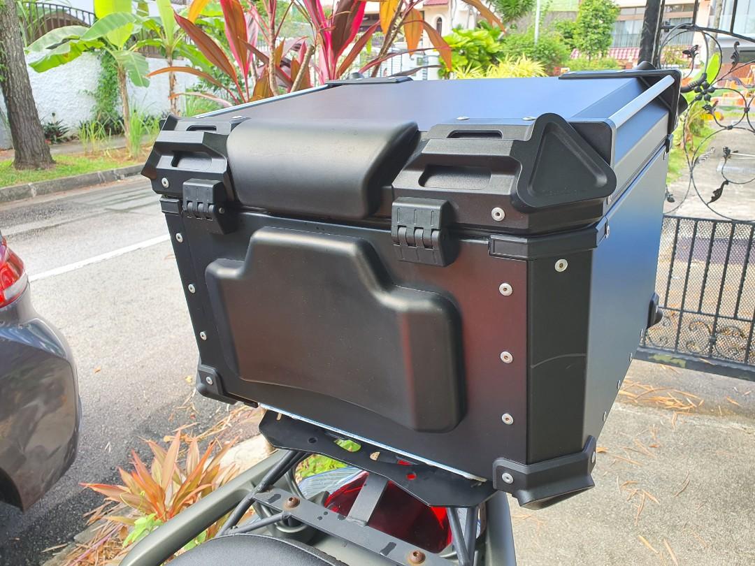 Metal motorcycle top box 55L with reflectors and back rest, Motorcycles ...