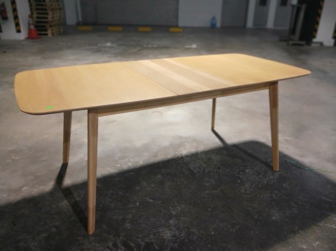 TRAX Extendable Dining Table in OAK, Furniture, Tables & Chairs on ...