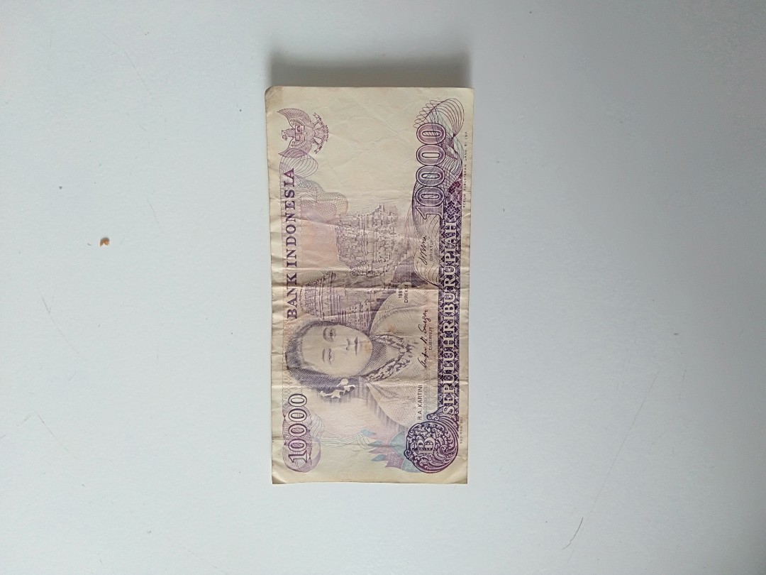 Uang kuno 10000, Antik, Uang Lama di Carousell