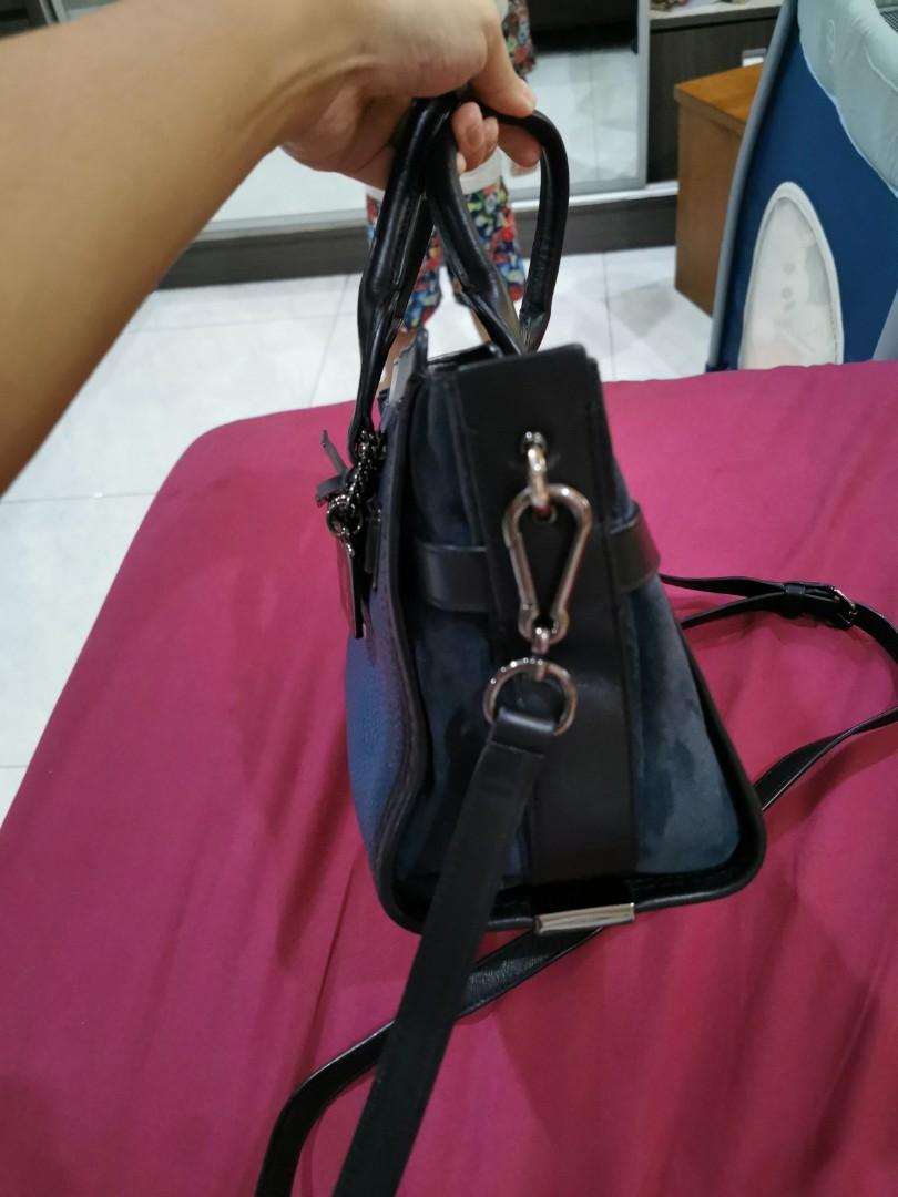 Coach Swagger, Fesyen Wanita, Tas & Dompet di Carousell