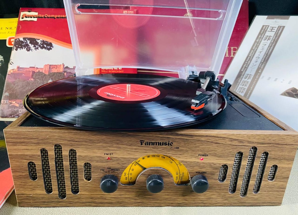 LP Record Gramophone + FM, Hobbies & Toys, Music & Media, Vinyls on ...
