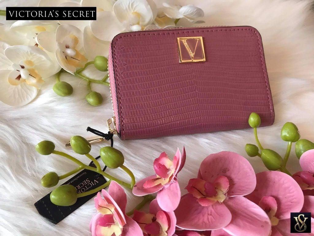 The Victoria Small Wallet, Luxury, Bags & Wallets on Carousell
