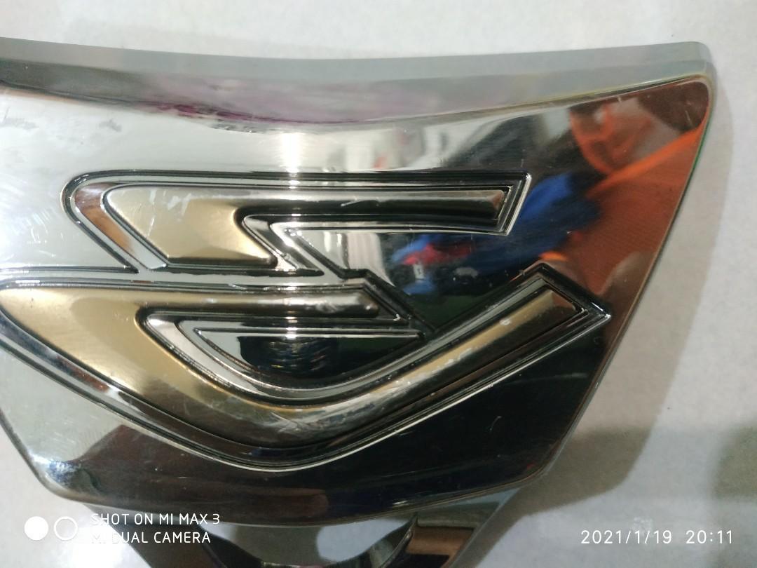 TOYOTA ESTIMA ACR50 grill emblem, Auto Accessories on Carousell