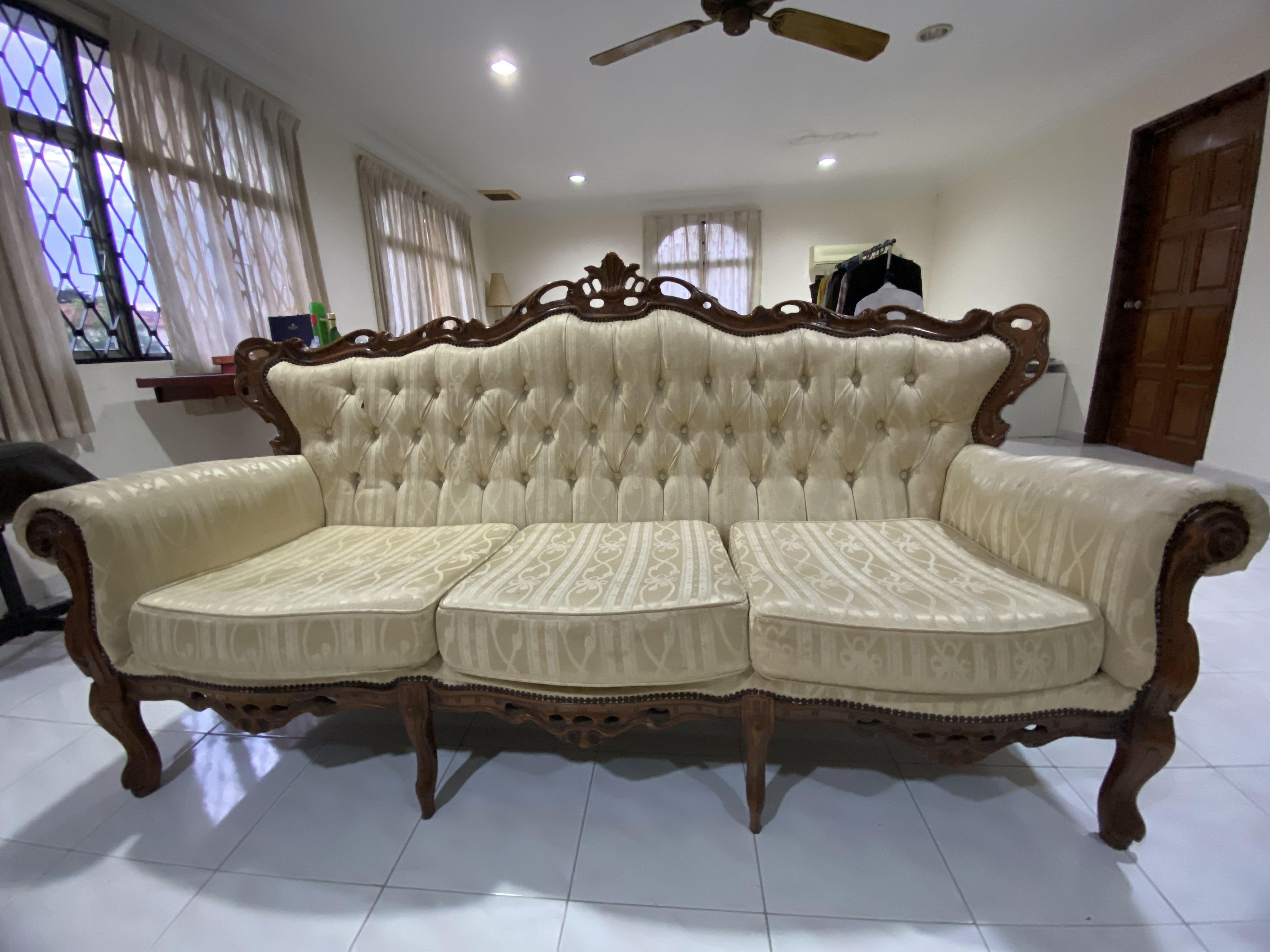 Vintage Sofa Set | Cabinets Matttroy