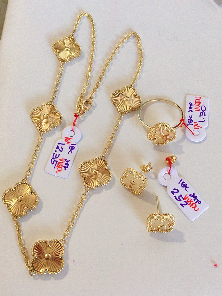 18K JAPAN VCA INSPIRED SET, Women's Fashion, Jewelry & Organizers ...