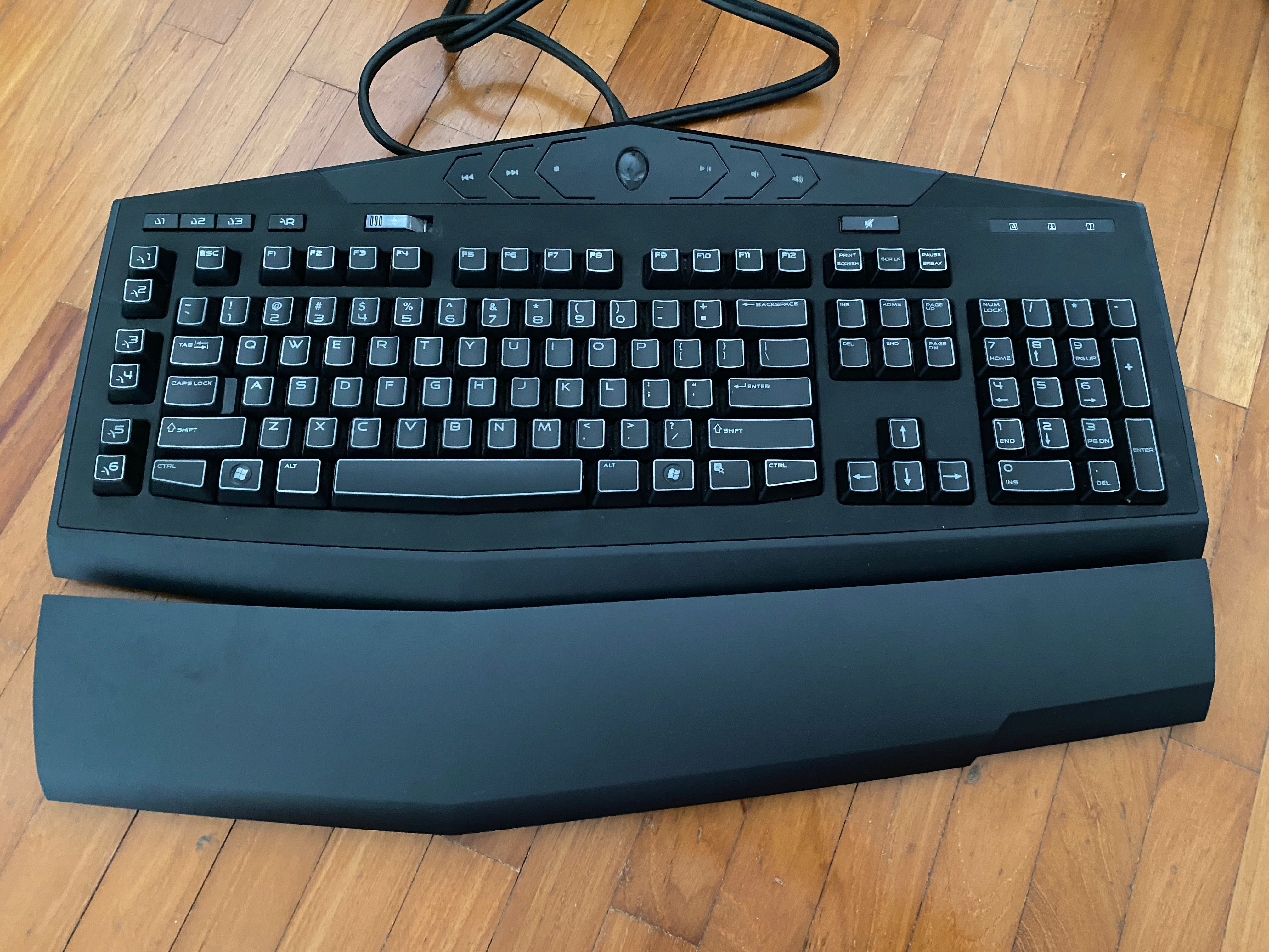 Dell Alienware Keyboard + wrist rest, Computers & Tech, Parts ...