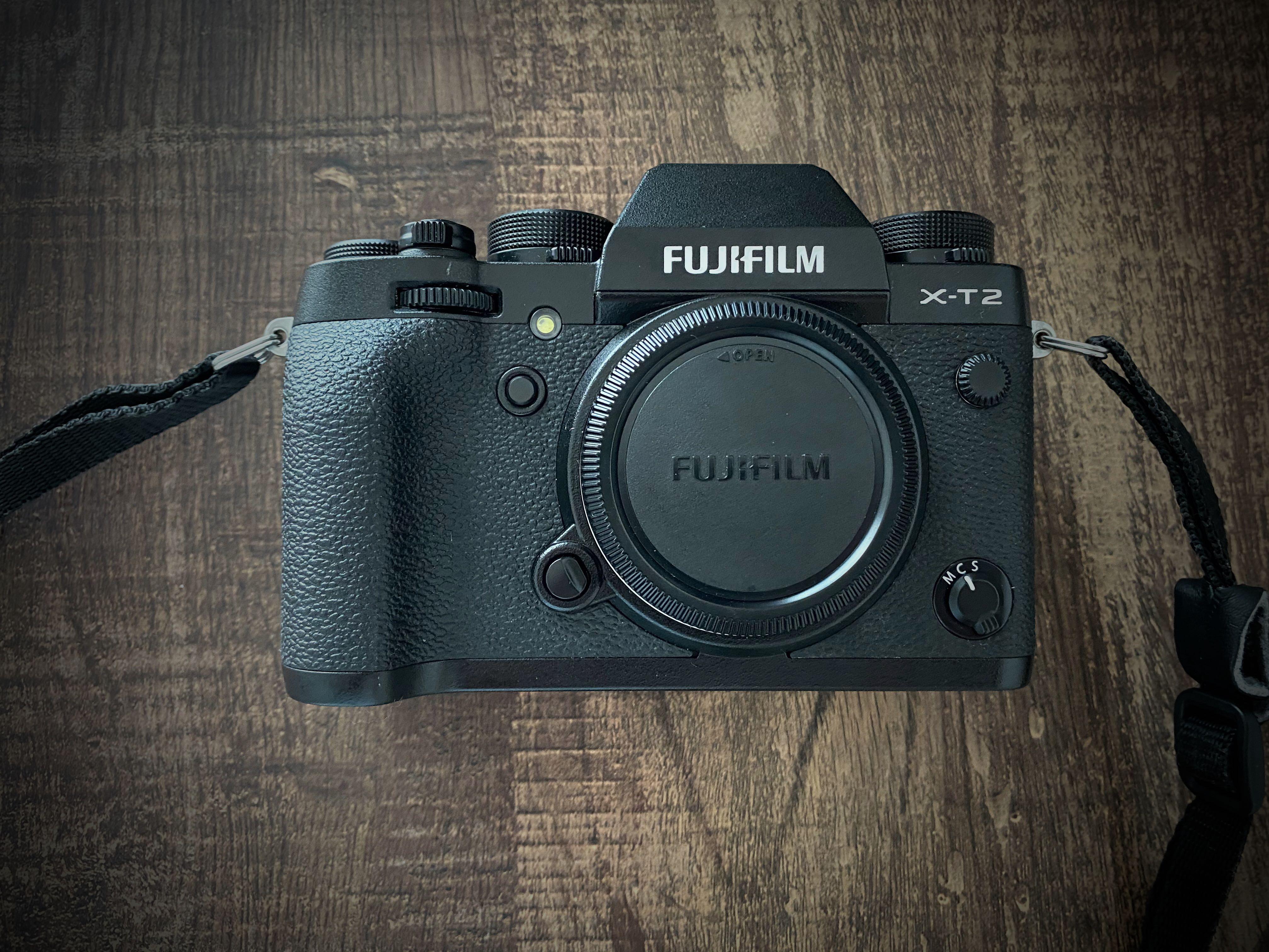 Fuji XT2 - mirrorless (boxed), Photography, Cameras on Carousell