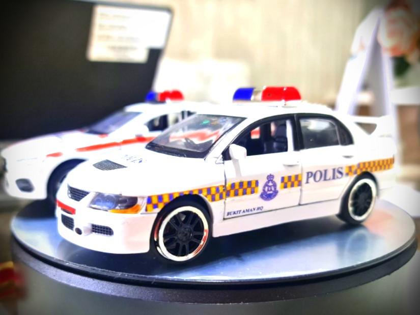 Police Cars Scale 1:32, Hobbies & Toys, Toys & Games on Carousell
