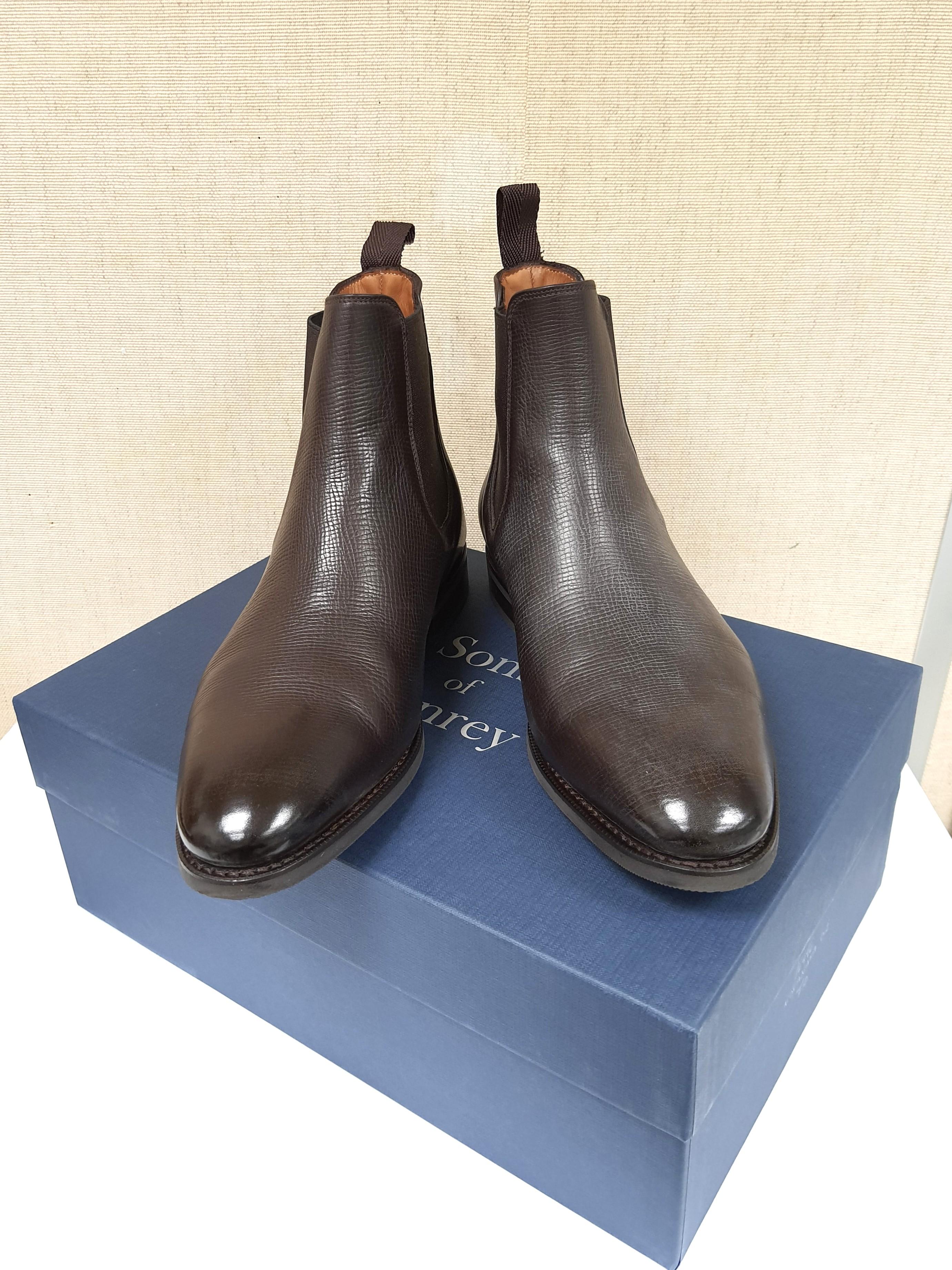 Son of Henrey Wholecut Chelsea Boot, 男裝, 鞋, 西裝鞋 - Carousell