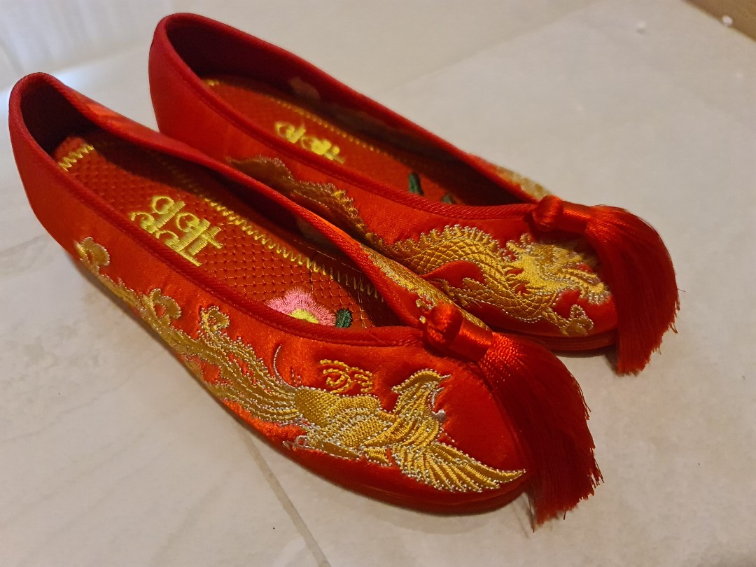 Traditional chinese red wedding shoes - dragon and phoenix (Kua/kwa ...