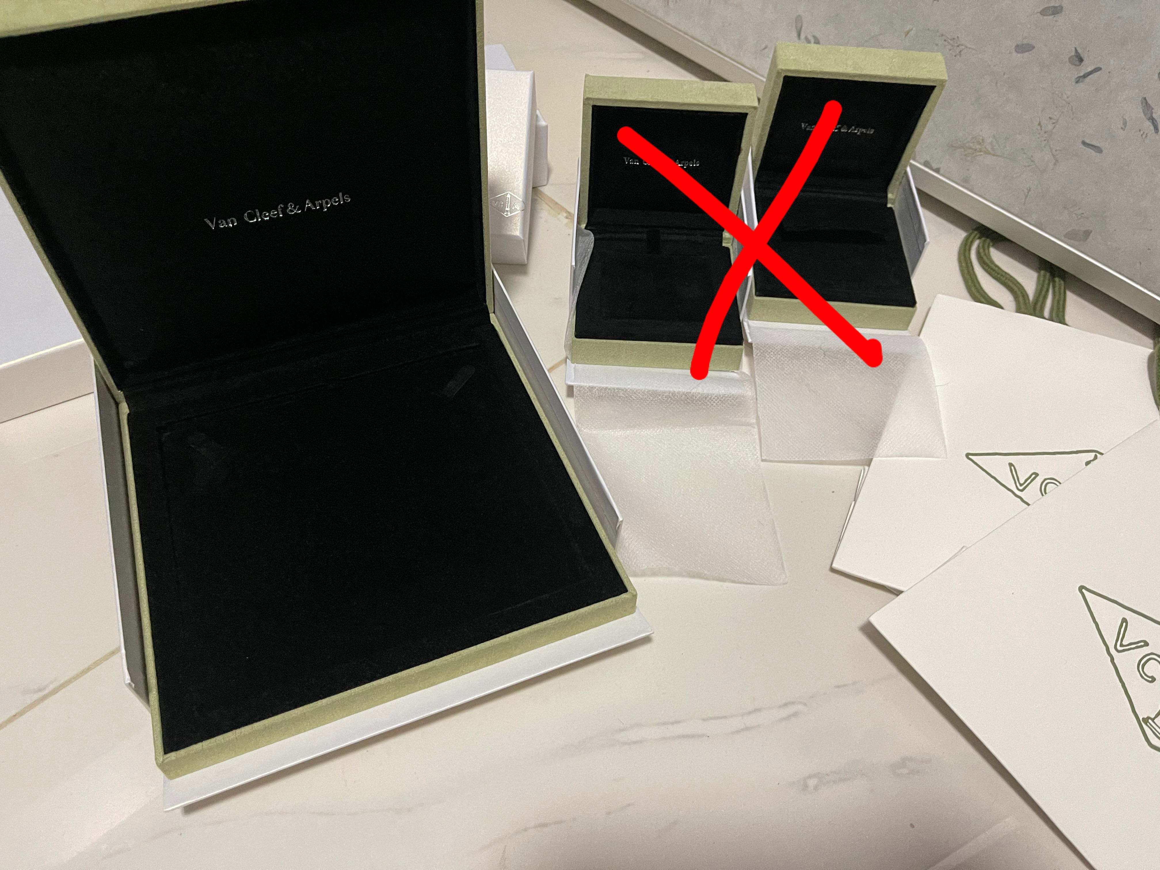 Van Cleef & Arpels VCA首飾盒 頸鏈耳環盒, 名牌, 飾物及配件 - Carousell