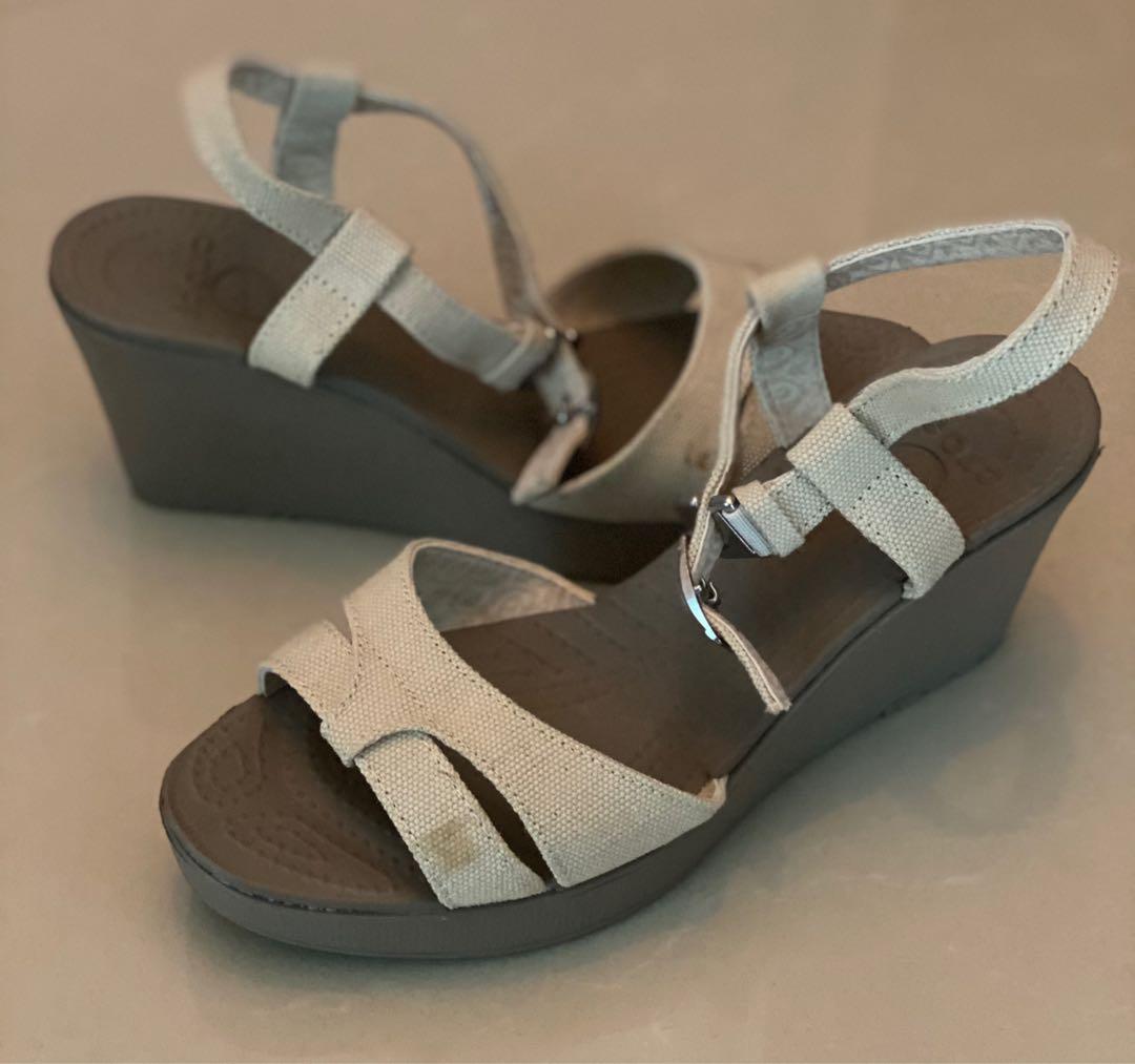 Crocs Wedges, Women's Fashion, Footwear, Sandals on Carousell