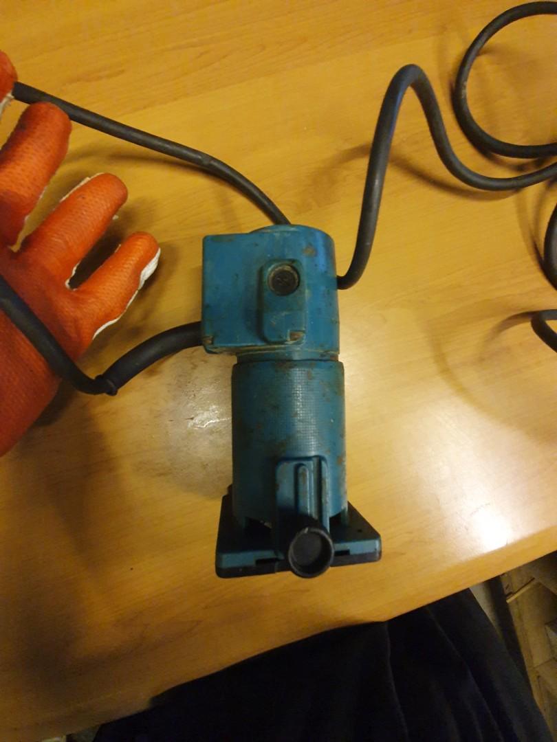 Makita Router 3700B, Furniture & Home Living, Home Improvement ...