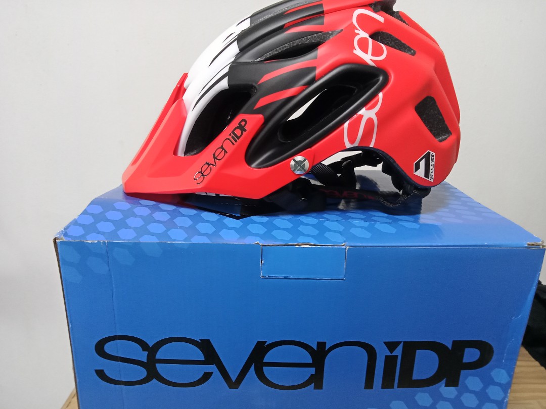 Seven IDP Helmet LARGE, Sports Equipment, Bicycles & Parts, Parts ...