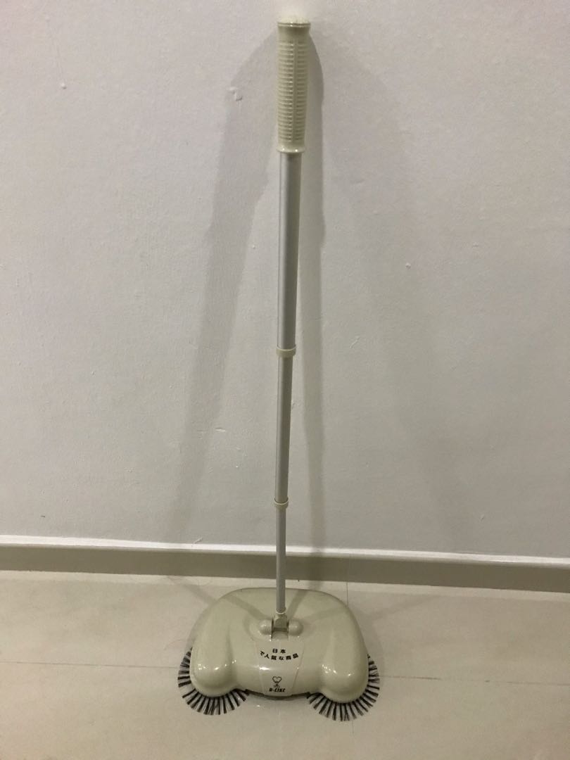 Hands roll sweeper, Furniture & Home Living, Cleaning & Homecare ...