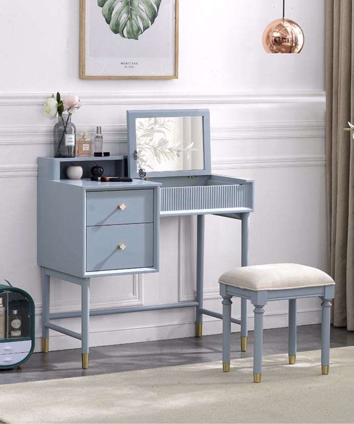 Vanity table set, Furniture, Tables & Chairs on Carousell