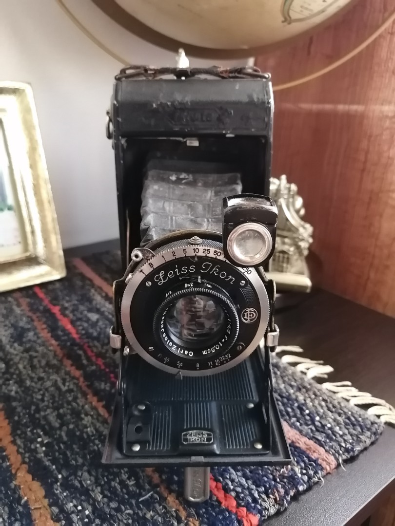 Zeiss Ikon Ikonta 520/2 Folding Camera, Photography, Cameras on Carousell