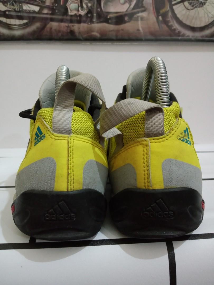 Adidas Traxion, Men's Fashion, Footwear, Sneakers on Carousell