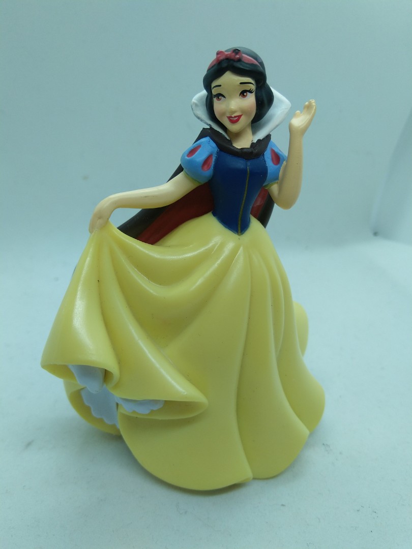 Disney - Snow White and The Seven Dwarves - Snow White, Hobbies & Toys ...