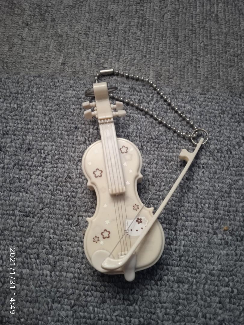 Hello kitty musical violin keychain, Hobbies & Toys, Toys & Games on Carousell