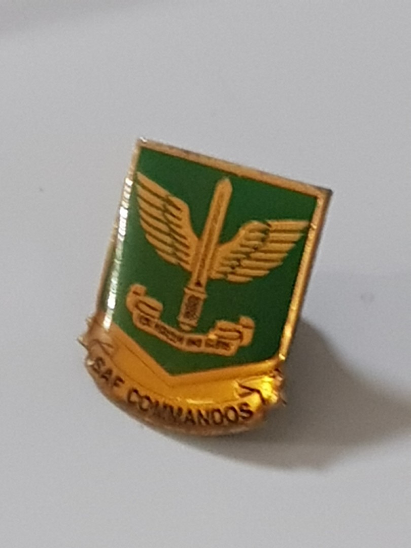 Vintage Singapore Commandos Pin, Vintage & Collectibles, Vintage Collectibles on Carousell