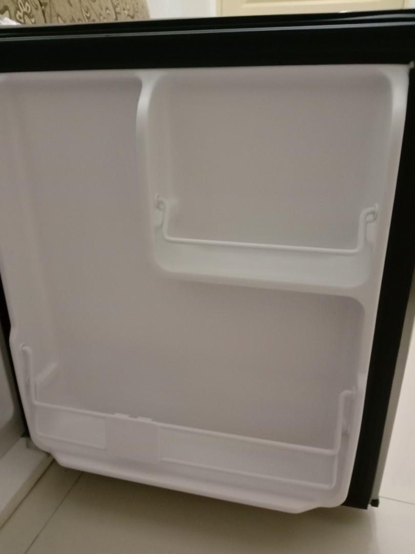 Fujidenzo Refrigerator RB-18HS 1.8CF, TV & Home Appliances, Kitchen ...