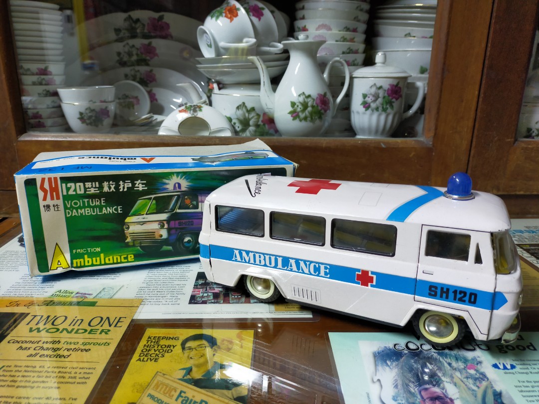 Vintage Ambulance Tin Toy (New Old Stock), Hobbies & Toys, Memorabilia ...