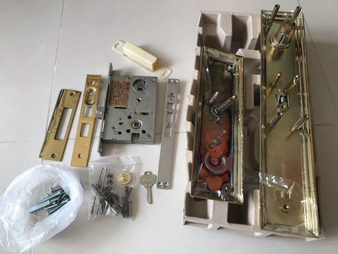 大門門鎖 Cowdroy Door Lock, 傢俬＆家居, 廚具和餐具, 其他廚具和餐具 - Carousell