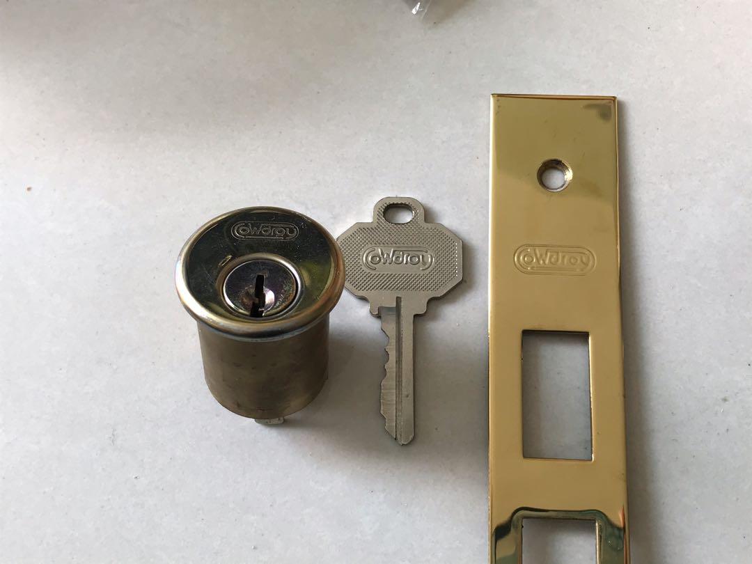 大門門鎖 Cowdroy Door Lock, 傢俬＆家居, 廚具和餐具, 其他廚具和餐具 - Carousell