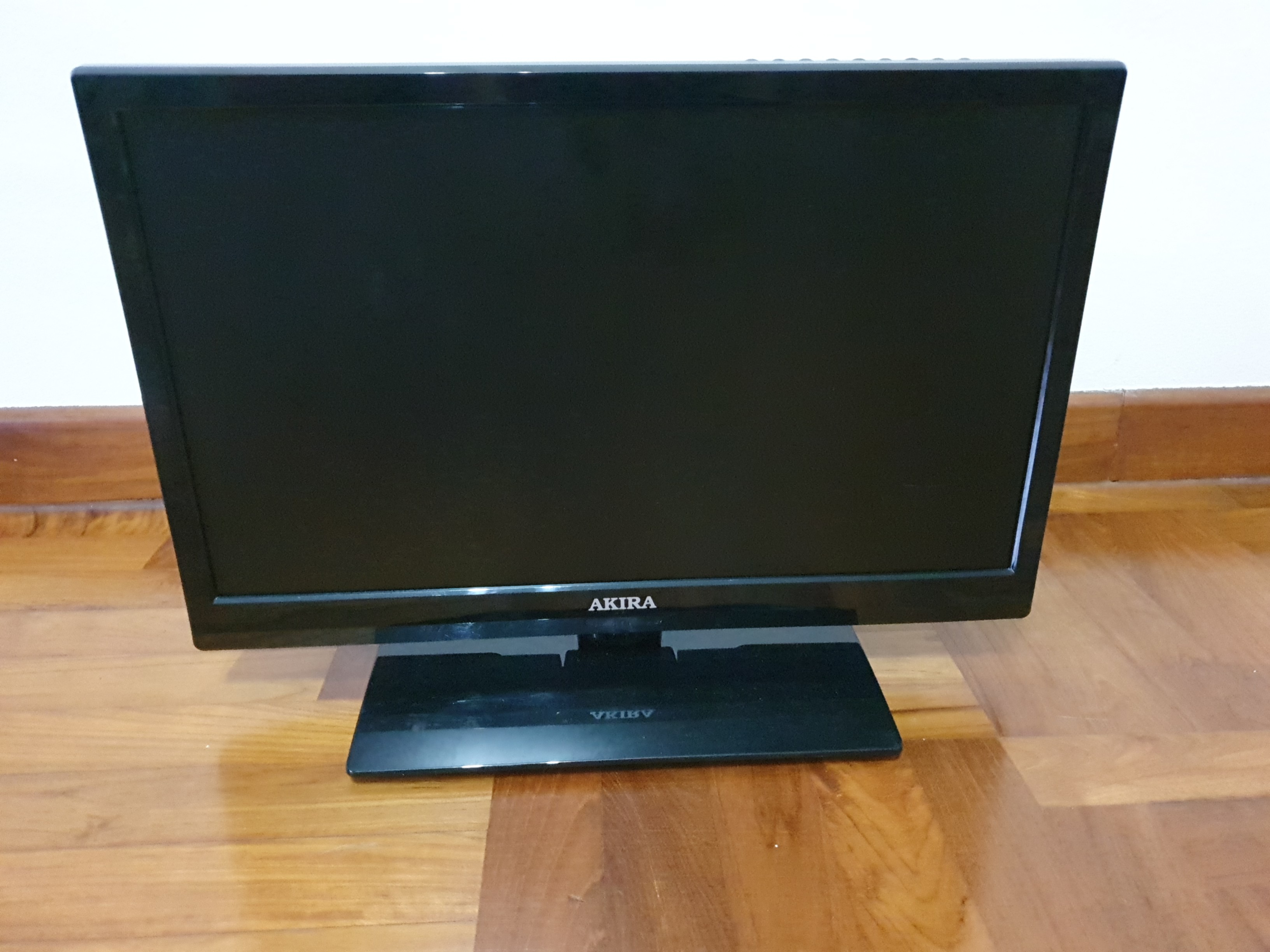 AKIRA - LED Monitor/TV (19LED211DVD), Computers & Tech, Parts ...