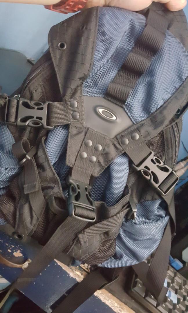 Oakley Icon Mini Backpack, Men's Fashion, Bags, Backpacks on Carousell