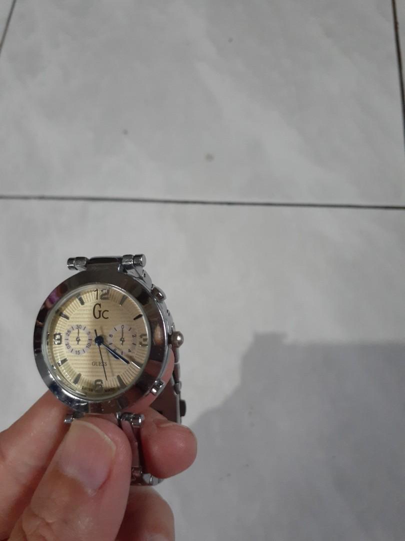 Jam tangan GUESS, Fesyen Wanita, Jam Tangan di Carousell