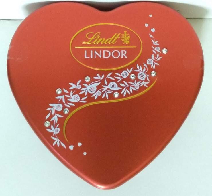 Lindt Lindor Heart Shaped Swiss Chocolate 96 grams, Food & Drinks ...