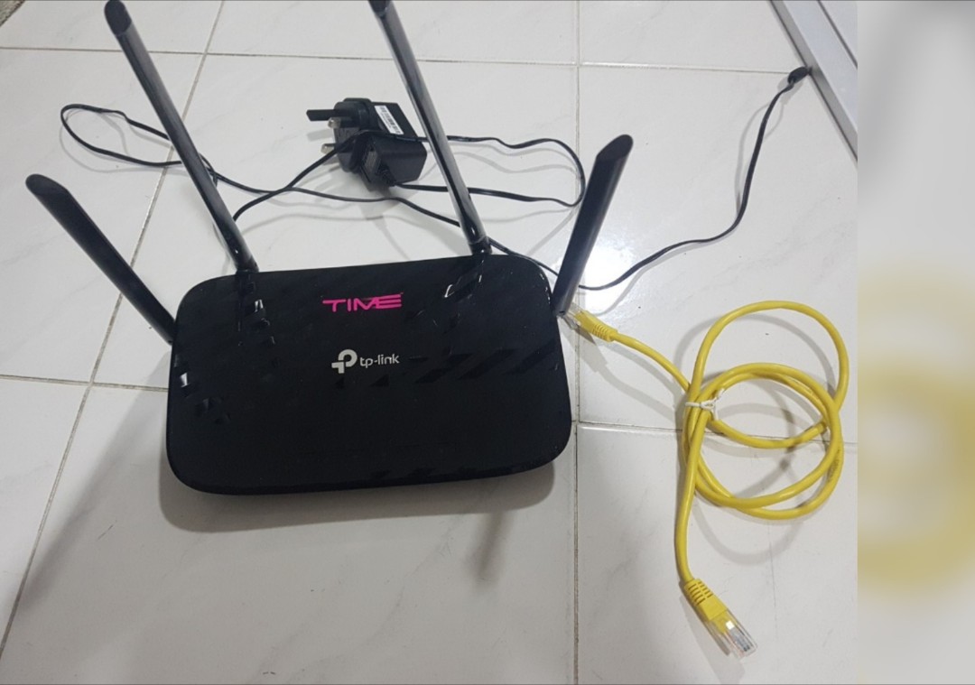 Tp -link AC1350 Wireless Dual Band Gigabit Router Model :EC230-G1 ...