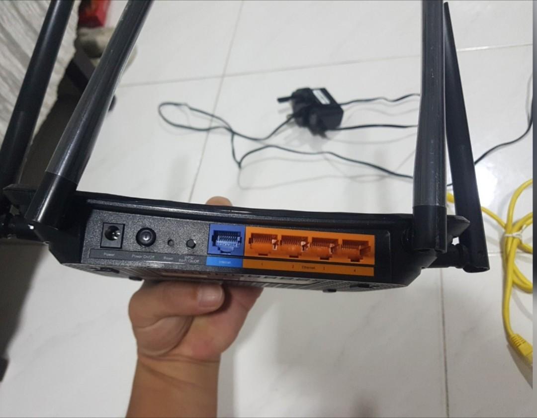 Tp -link AC1350 Wireless Dual Band Gigabit Router Model :EC230-G1 ...