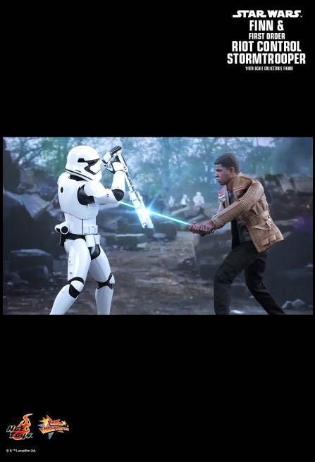 Hot Toys MMS346 1/6th Star Wars Force Awaken Finn and First Order Riot ...