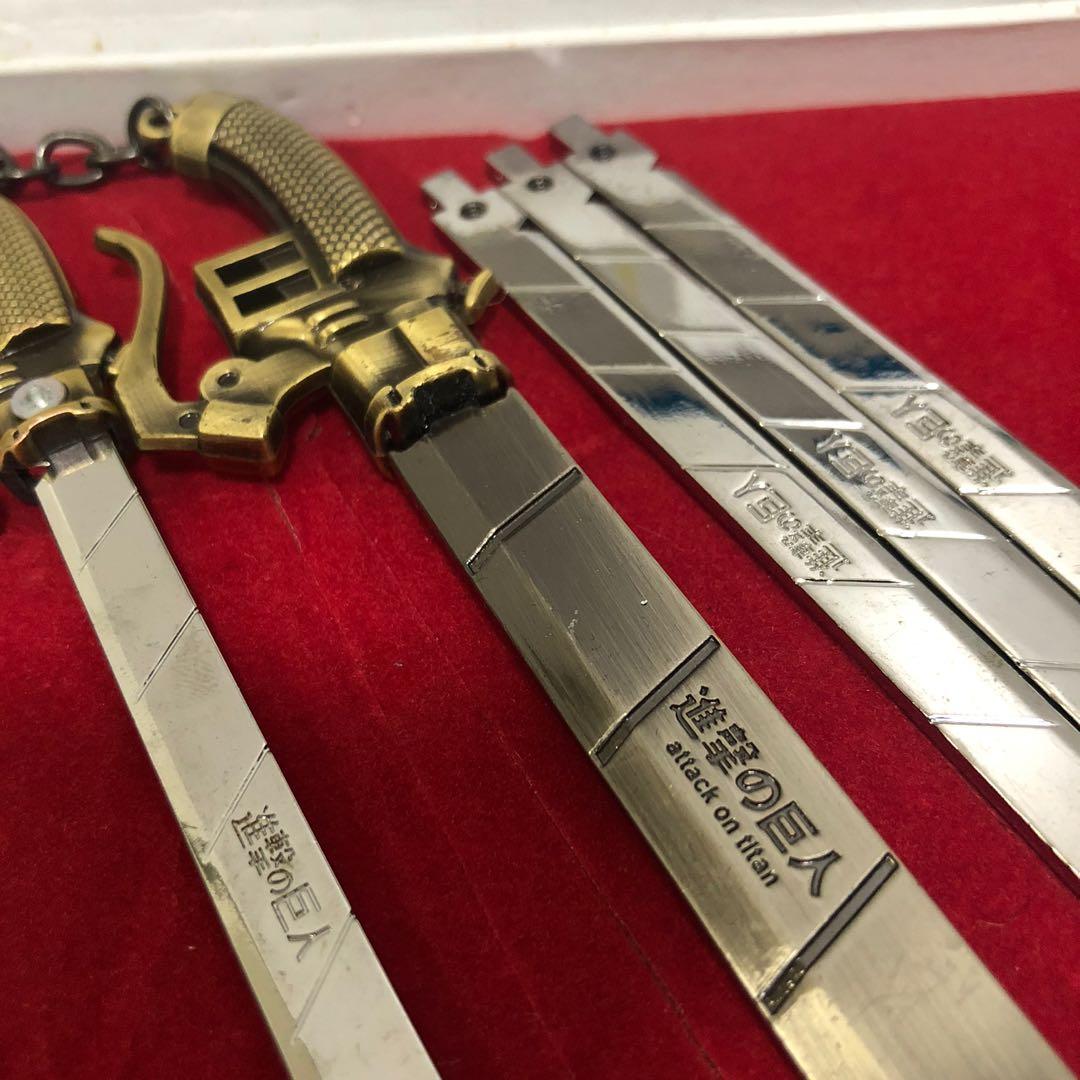 Attack on Titan Sword Keychains, Hobbies & Toys, Memorabilia ...
