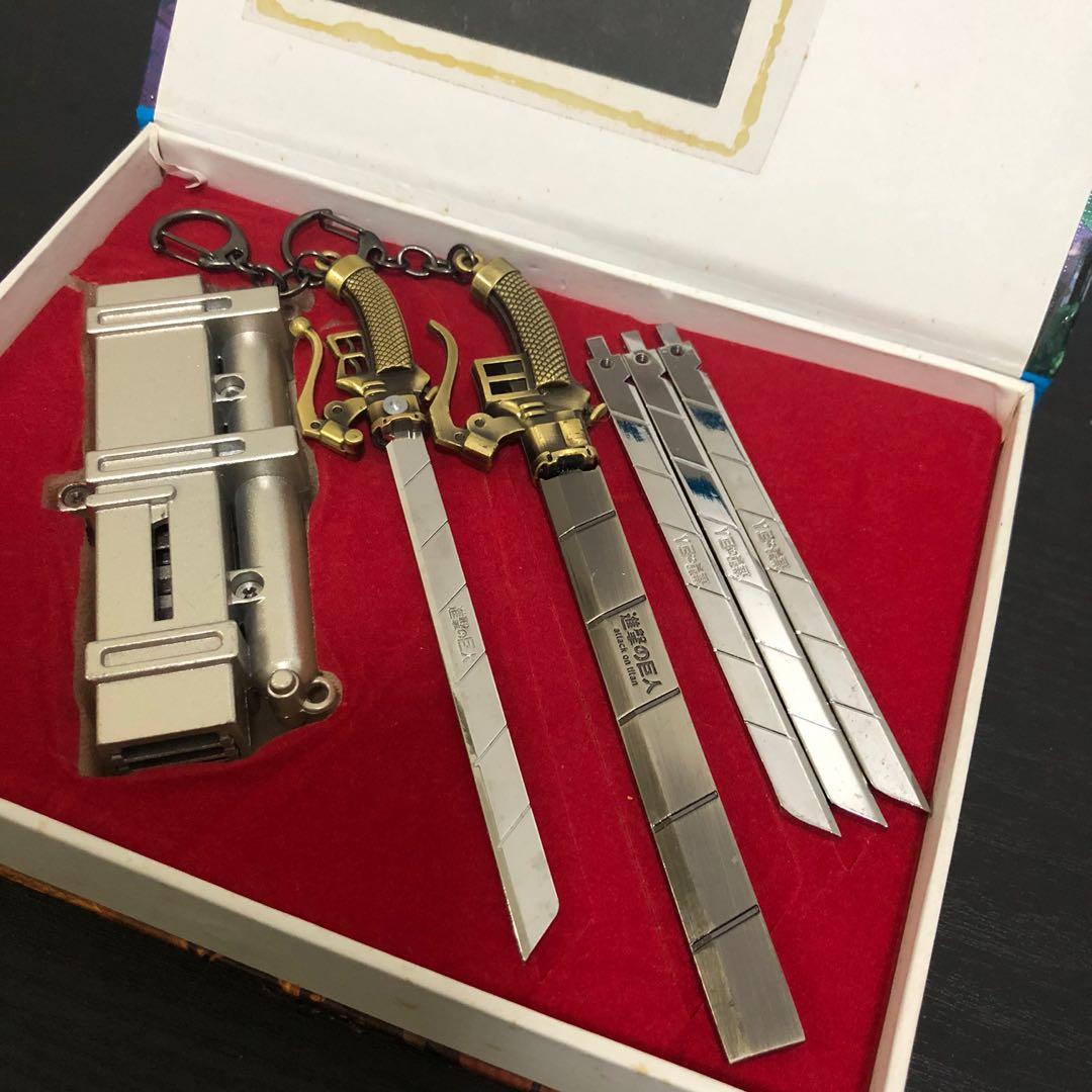 Attack on Titan Sword Keychains, Hobbies & Toys, Memorabilia ...