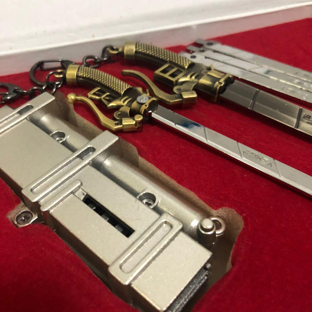Attack on Titan Sword Keychains, Hobbies & Toys, Memorabilia ...