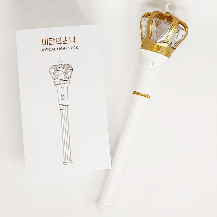 LOONA - OFFICIAL LIGHTSTICK + PHOTOCARD GIFT, Hobbies & Toys ...