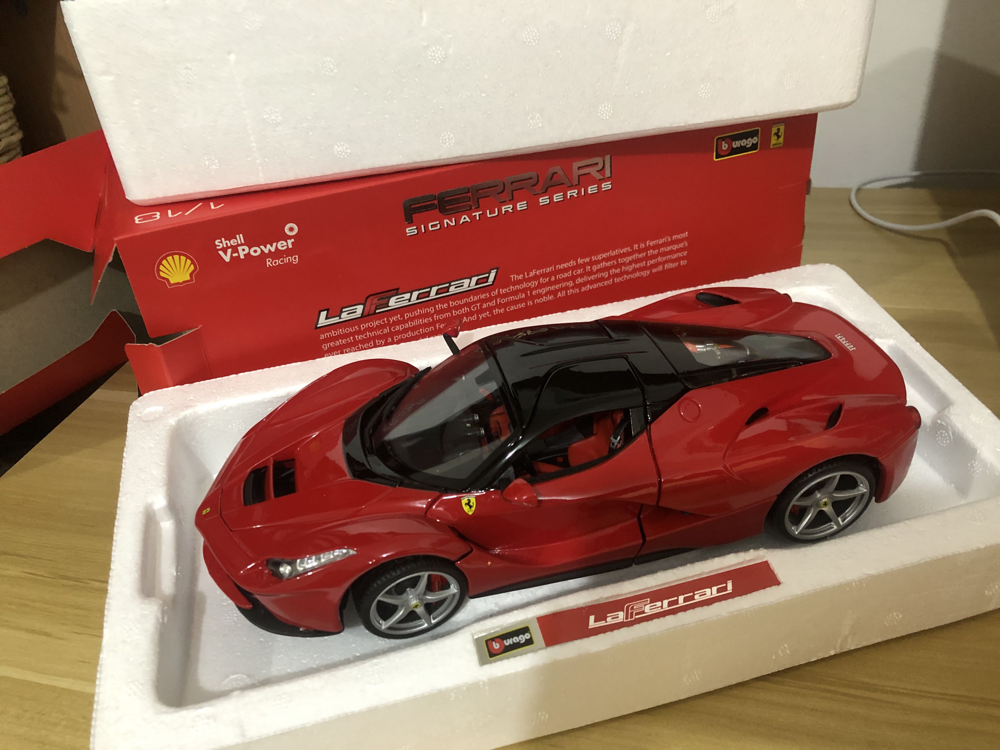Shell Bburago La Ferrari 1/18, Hobbies & Toys, Toys & Games on Carousell