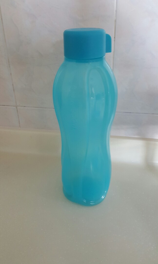 1 litre Tupperware Water Bottle, Furniture & Home Living, Kitchenware ...